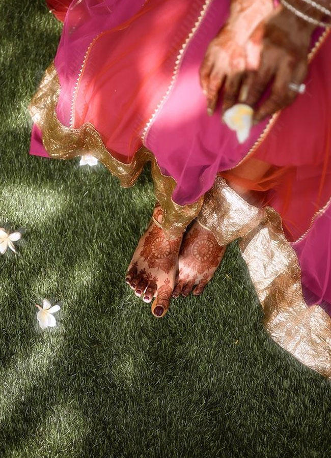 ఆర్జీవీ మేనకోడలు శ్రావ్య వర్మ పెళ్లి వేడుకలు.. సందడి చేసిన యాంకర్ సుమ ...